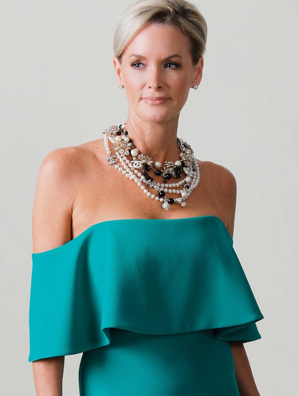 Real Estate Guru Sue Anne Valentine Exudes Classically Chic Confidence ...