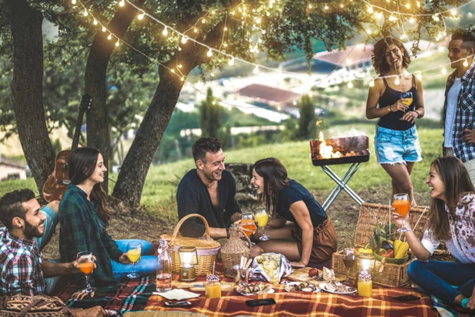 Five Steps to Hosting the Perfect Outdoor Gathering - Avenue Calgary