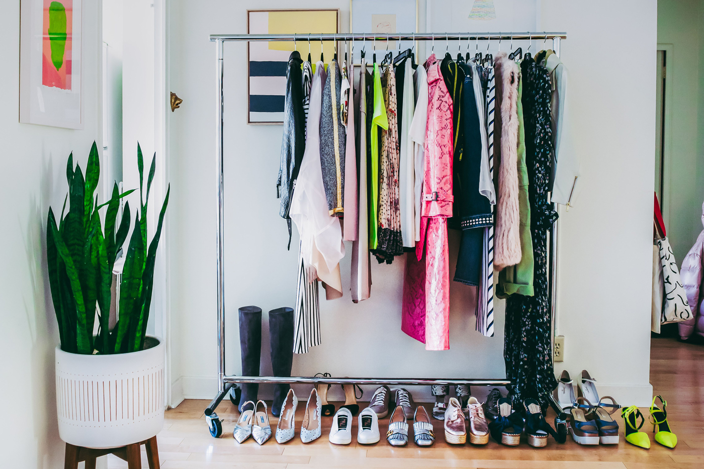 You Can Book a Virtual Closet Edit with The Upside - Avenue Calgary