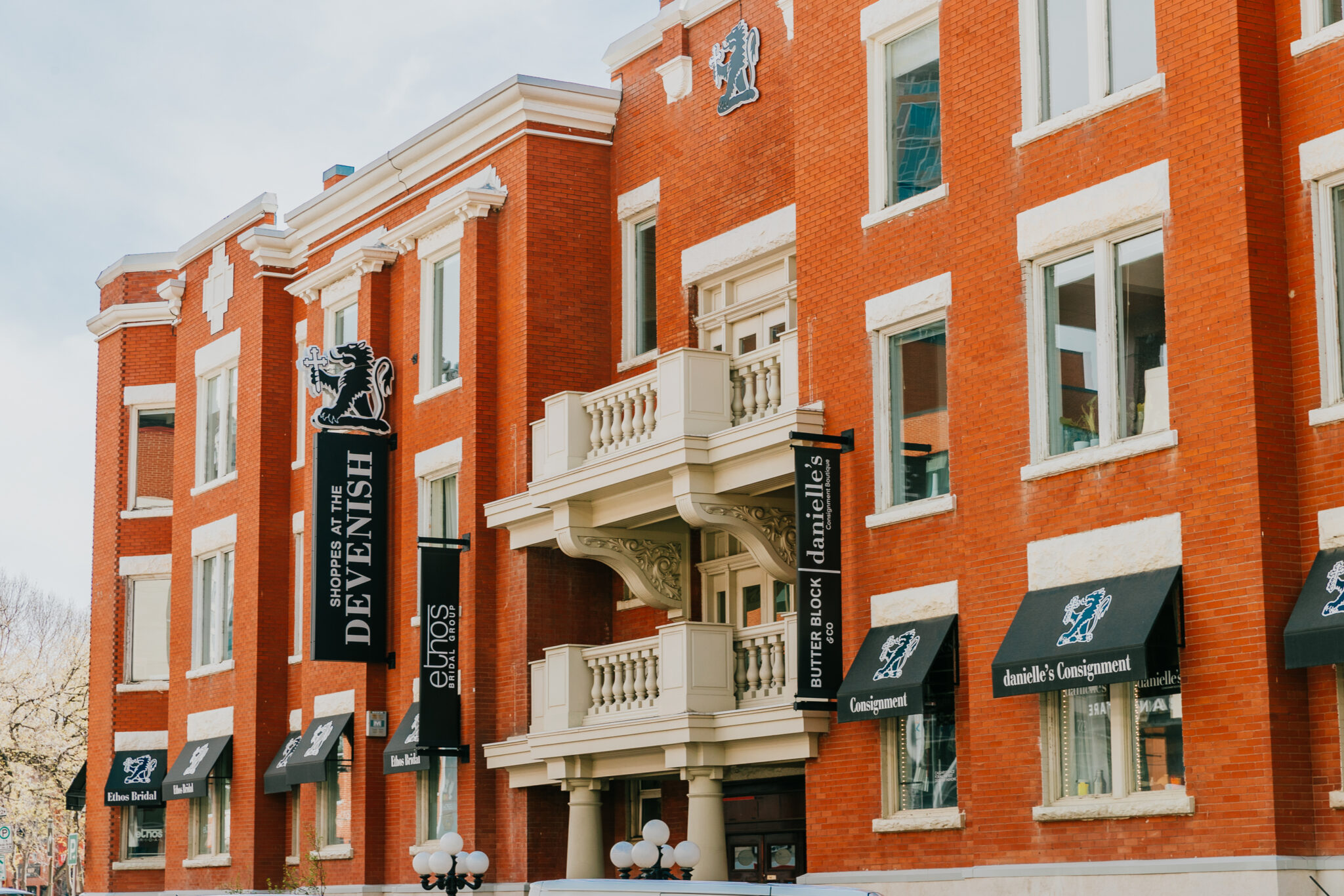 Holiday Shopping On 17th Avenue - Avenue Calgary