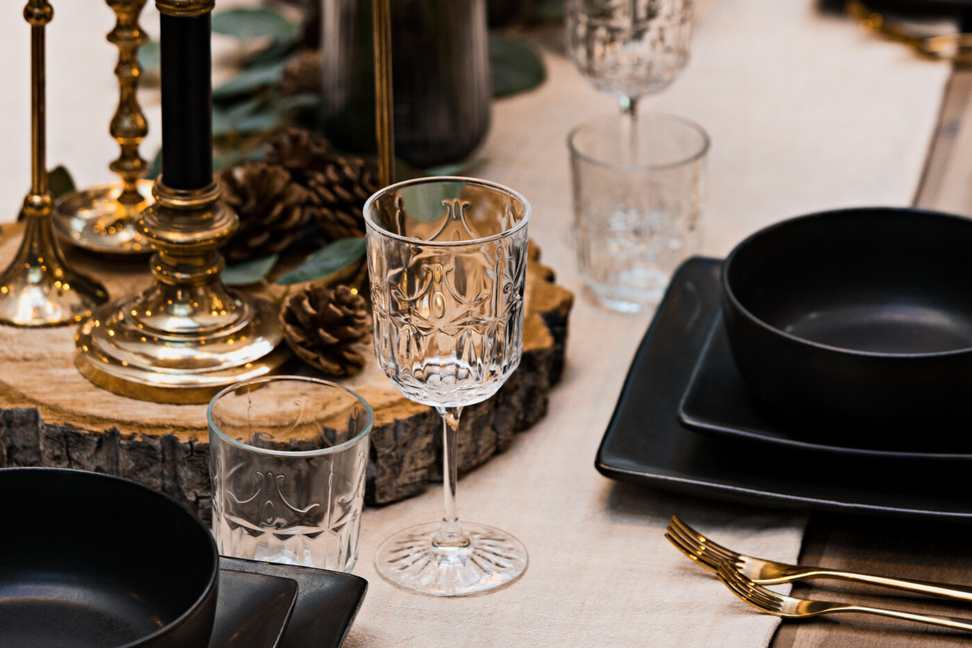 How to Style a Dinner Party Tablescape for the Holidays and Beyond ...