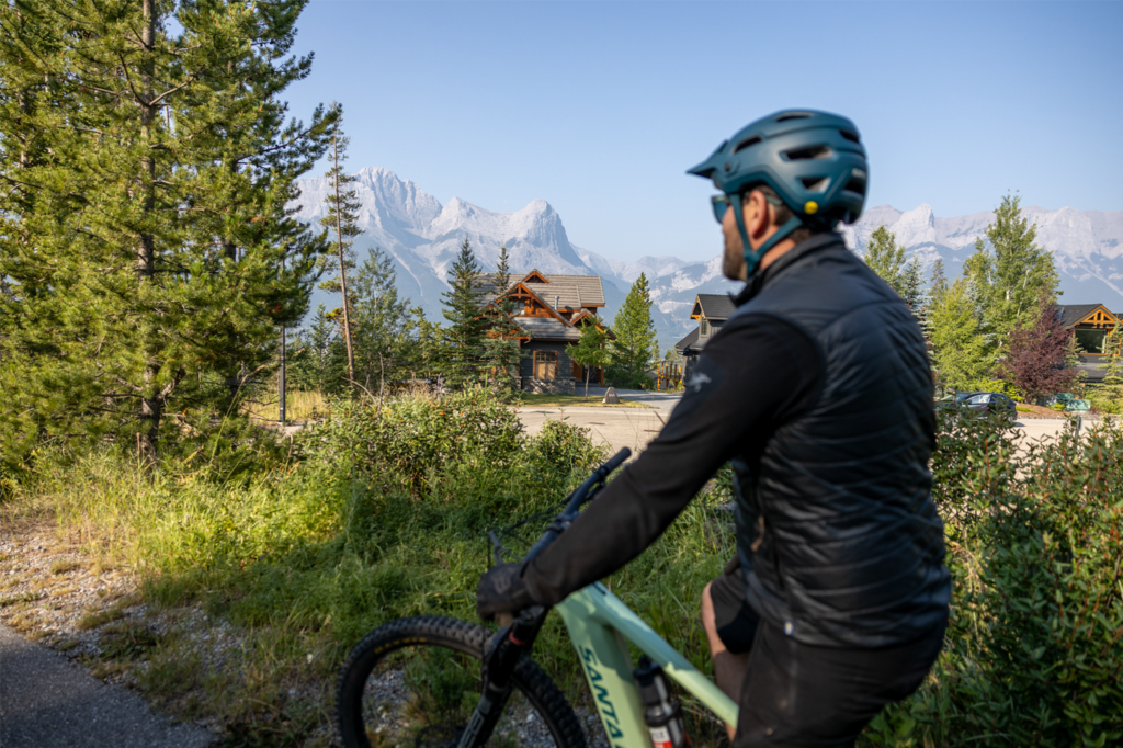 Live Among the Peaks With These Mountain Recreational Properties Near ...